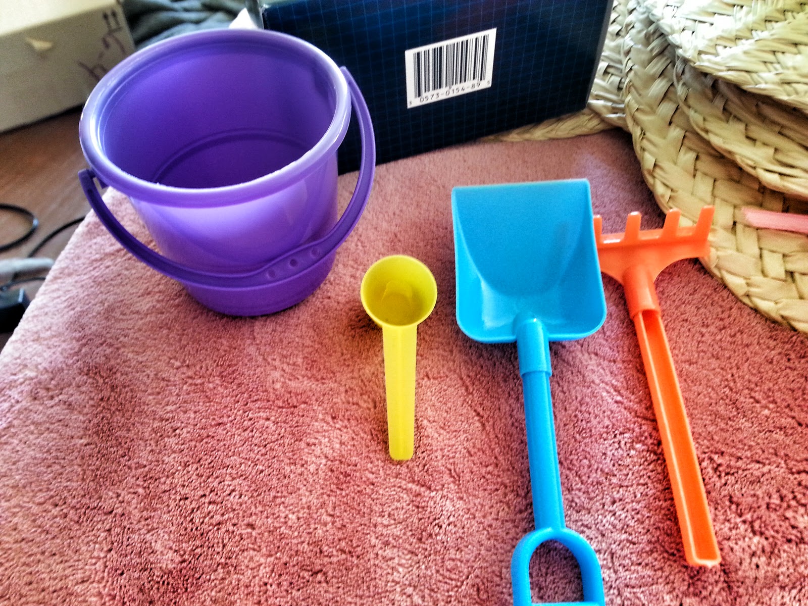 Bridal Bizness: DIY Welcome Sand Buckets - Beach Wedding