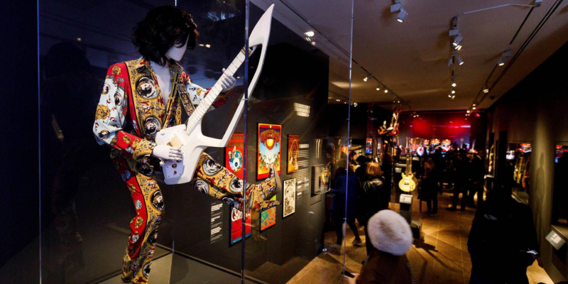 .: The Metropolitan Museum of Art. Play It Loud: Instruments of Rock ...