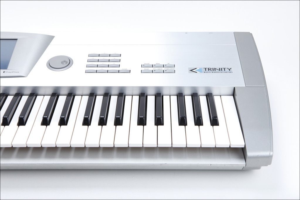 MATRIXSYNTH-B: Korg Trinity keyboard/synthesizer SN 019993