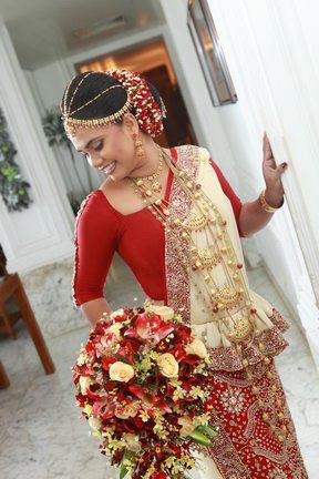 MEHANDI DESIGNS WORLD: Traditional Wedding kandyan style sarees