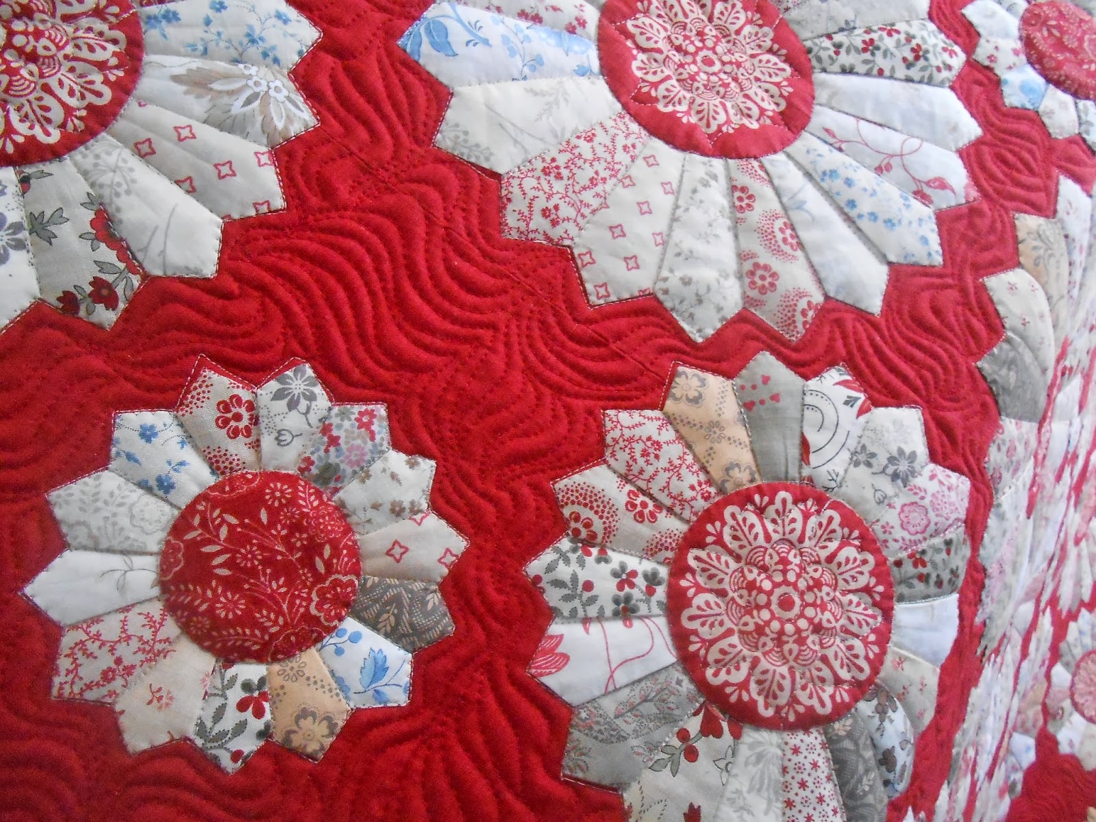 1000+ images about Quilt - Dresden plate designs on Pinterest | Dresden ...