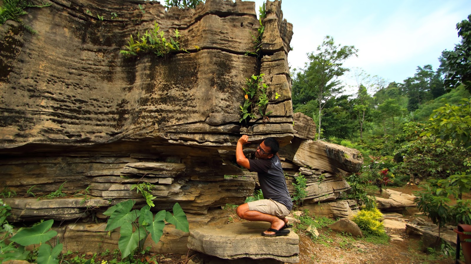 Hiking ceria ke Goa Agung Garunggang Geopark-Sentul, Bogor