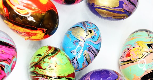 alisaburke: marbled plastic easter eggs