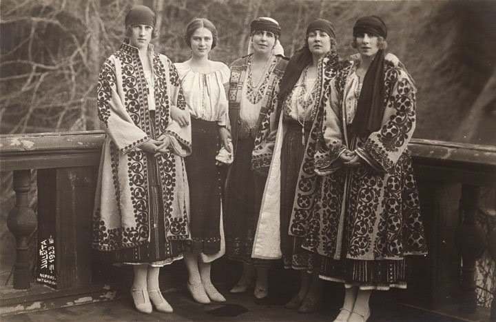 Mester Popular: Portul traditional romanesc