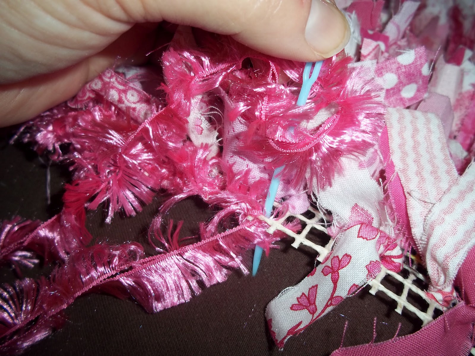 Manke It Yourself!: Here it is! Fabric Scrap Rug