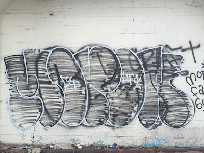 TravelMarx: Sunday Night Graffiti