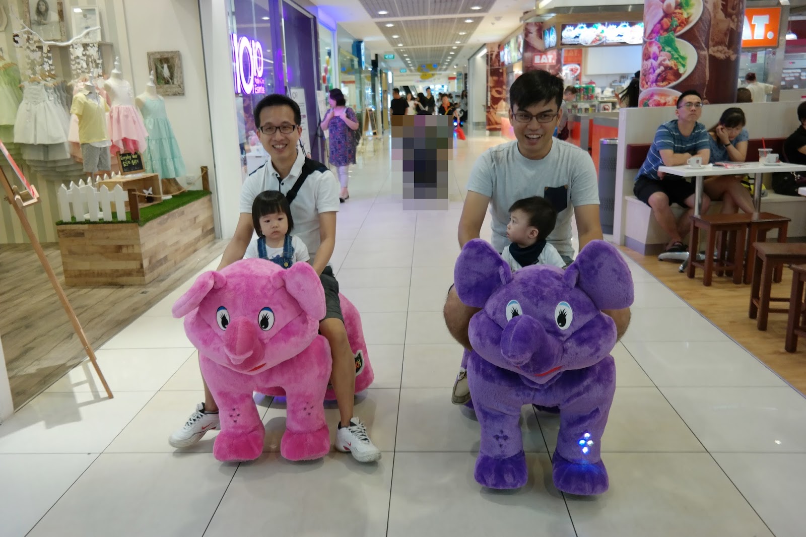 Ashlyn Thia: Zoomoov's animal joy rides + Giveaway!