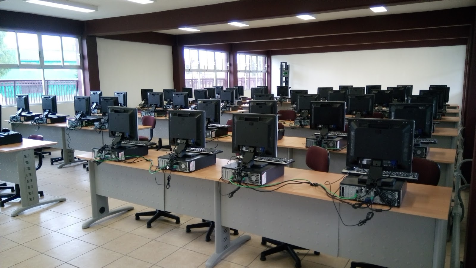 PROTOTIPO DE LABORATORIO DE COMPUTO