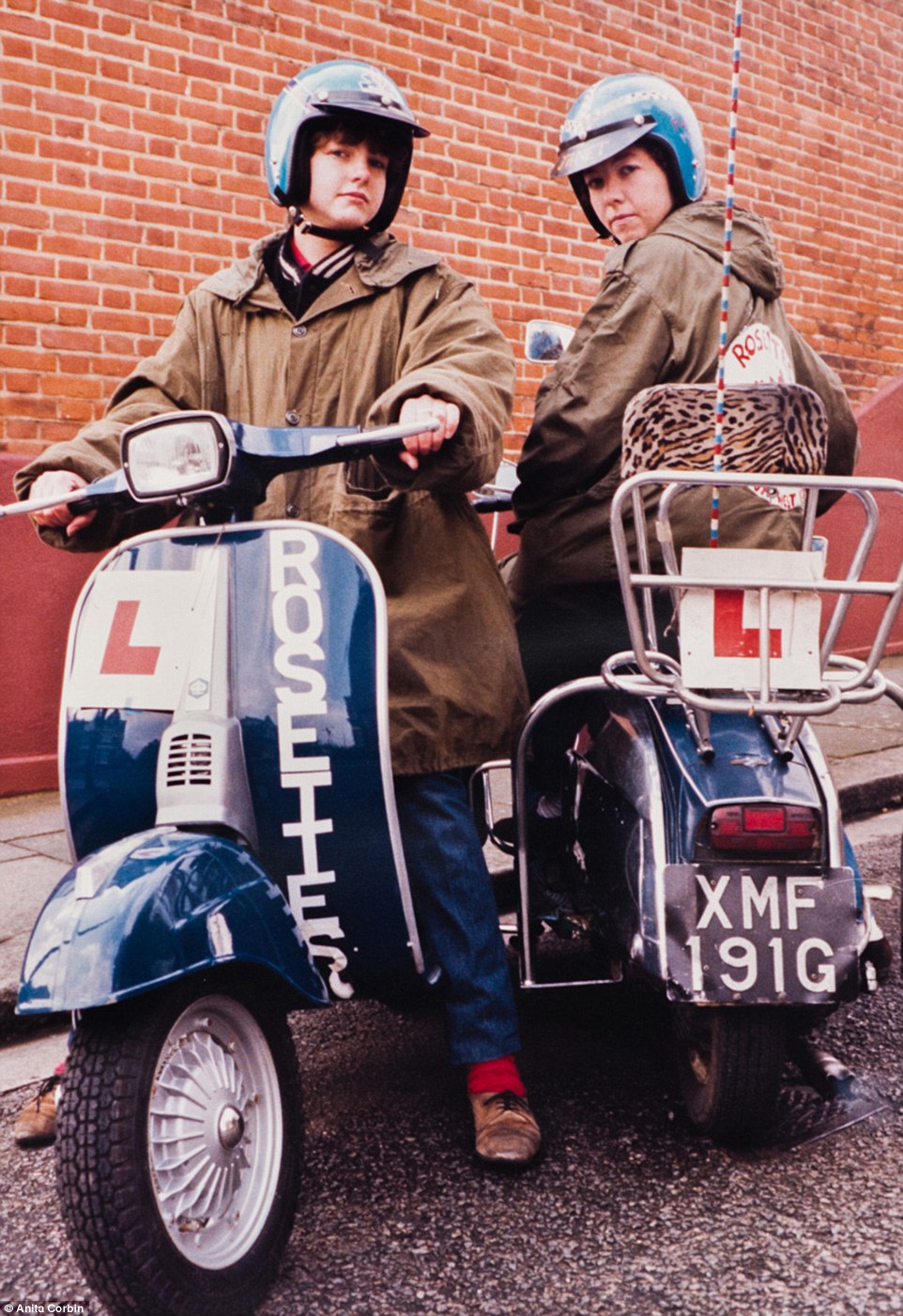 Visible Girls: Fascinating Photographs Capture Female Mods, New ...