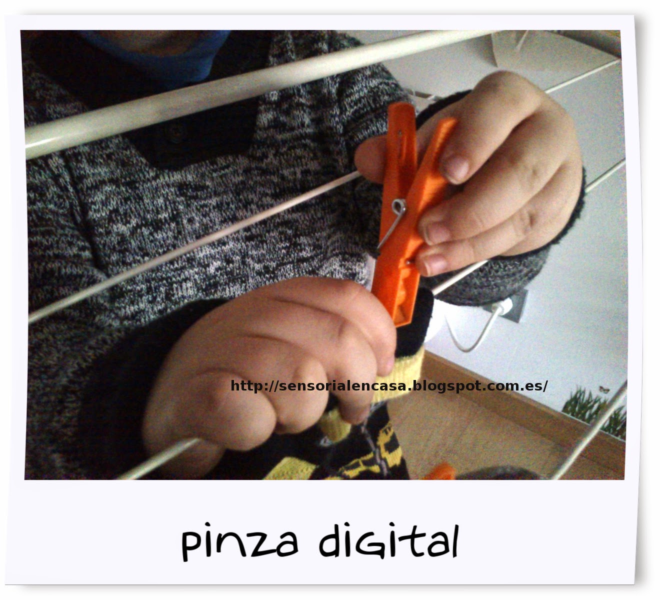 Sensorial en casa: Pinza digital... tendiendo la colada