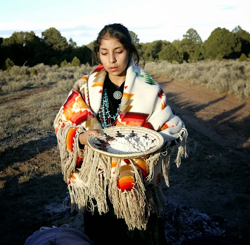 White Wolf : Kinaalda: The Navajo Puberty Ritual (Video)