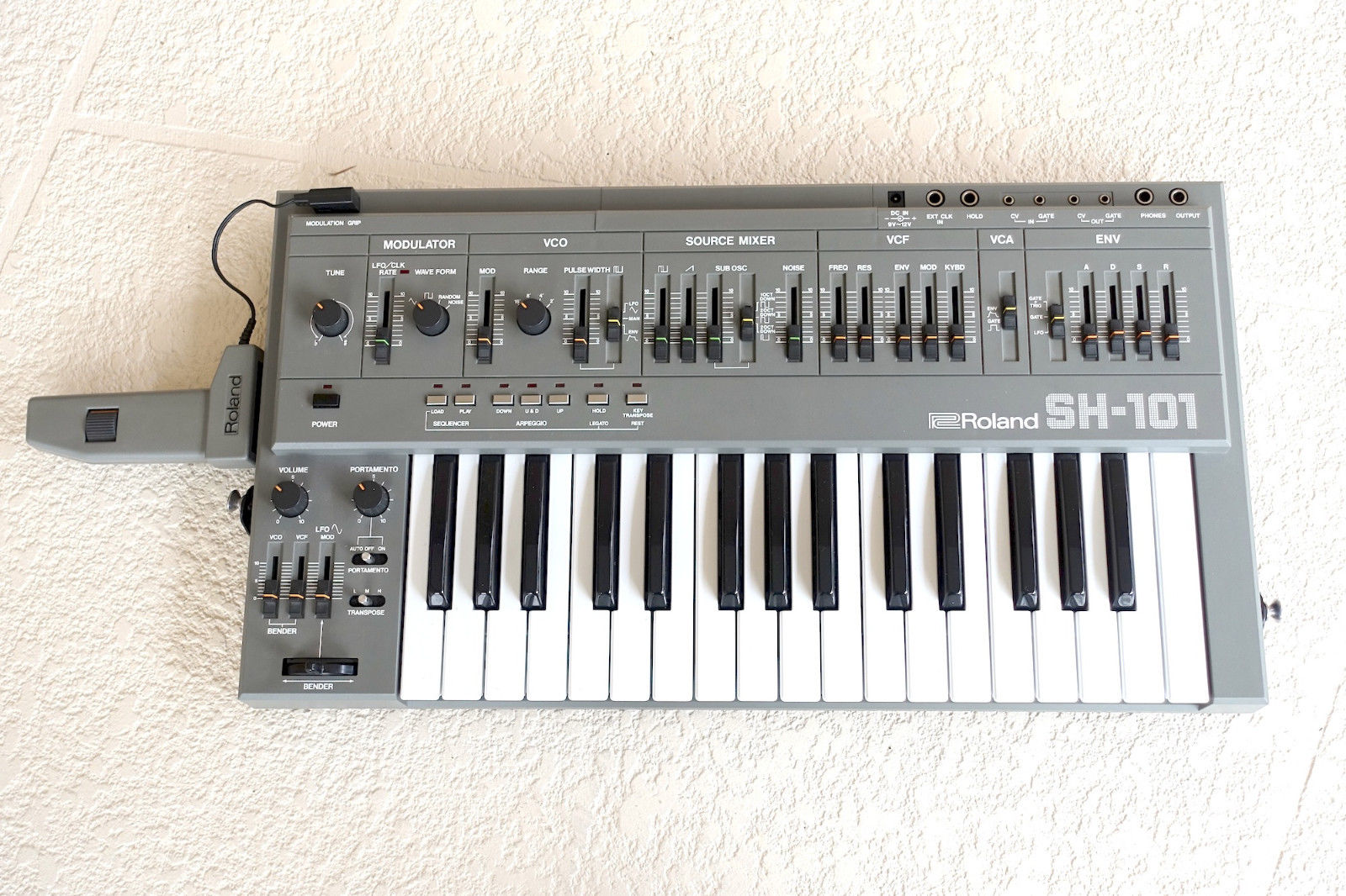 MATRIXSYNTH: Roland SH-101 Gray SN 231618