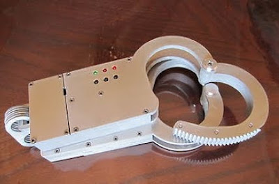 RestraintsBlog: Handcuffs with Timer