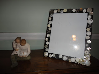 Bites of Everything: DIY Button Photo frame