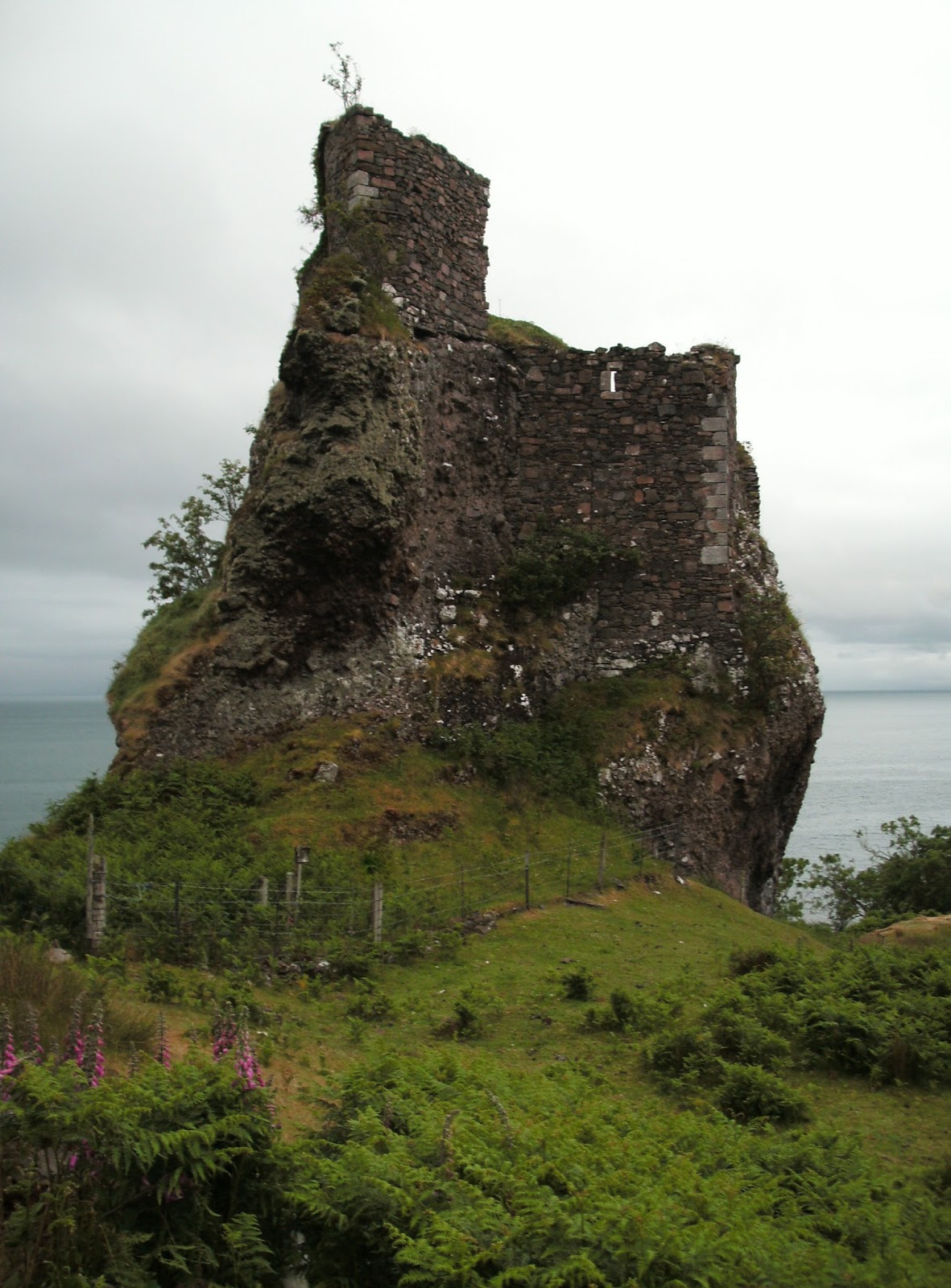 Tour Scotland: Tour Scotland Photographs Brochel Castle Island Of Raasay