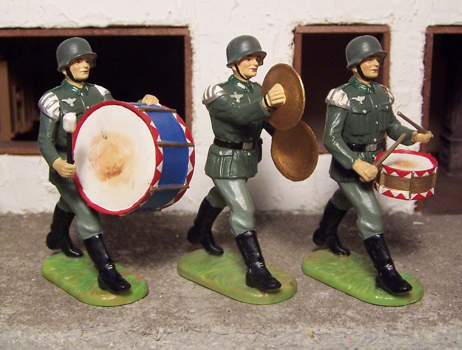 WWII Plastic Toy Soldiers: Elastolin - Toy Soldiers