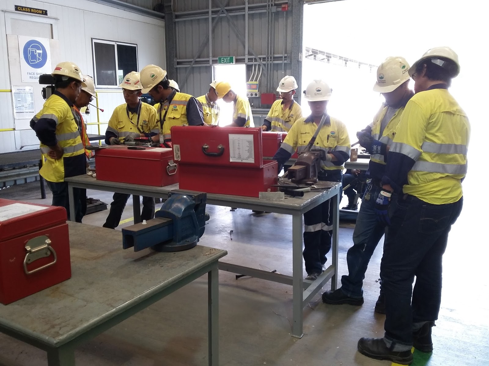 JOINTING AND TERMINATION MEDIUM VOLTAGE CABLE TRAINING
