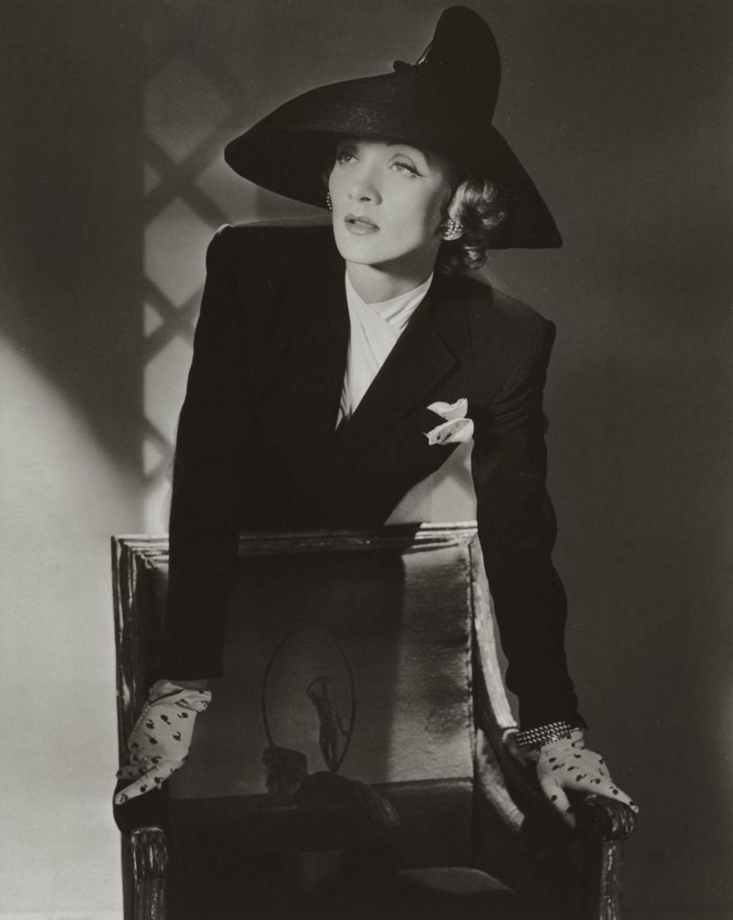 Extraordinary Fashion Photography Taken by Horst P. Horst From Between ...
