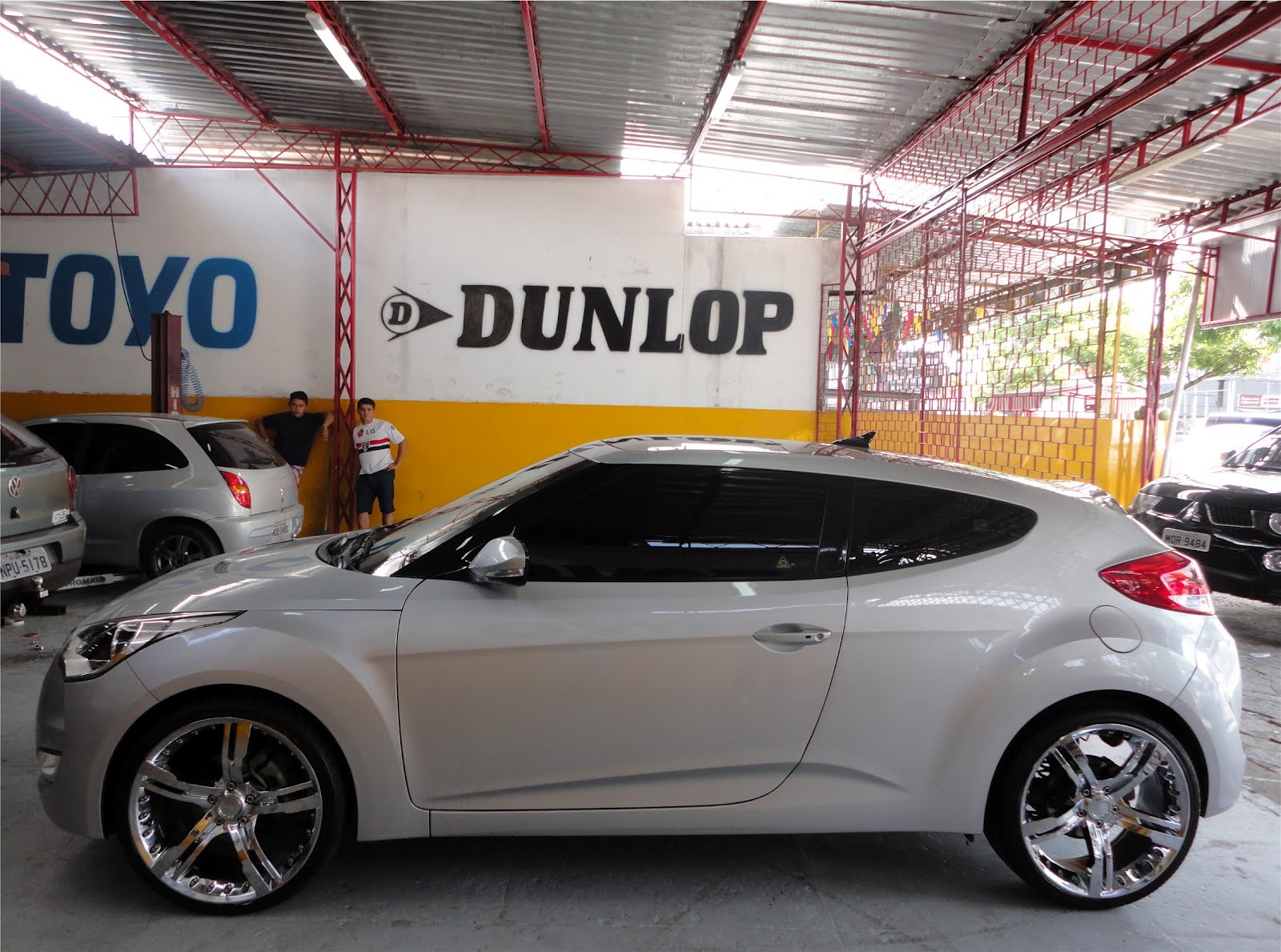 O MELHOR COM JJ: VELOSTER COM RODAS ARO 20 CROMADAS