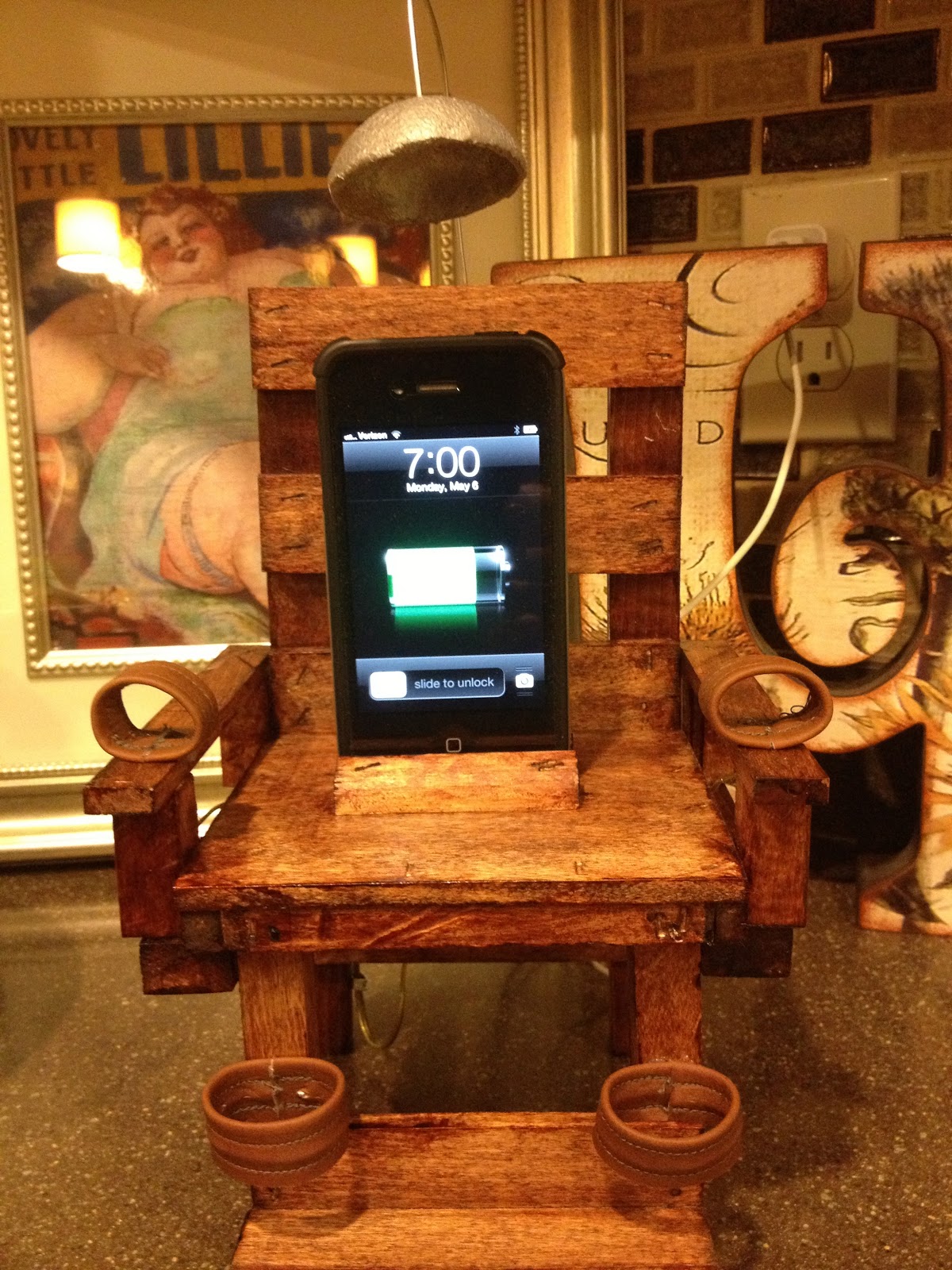 The Hillen-Mansion: Mini Electric Chair iPhone Charger