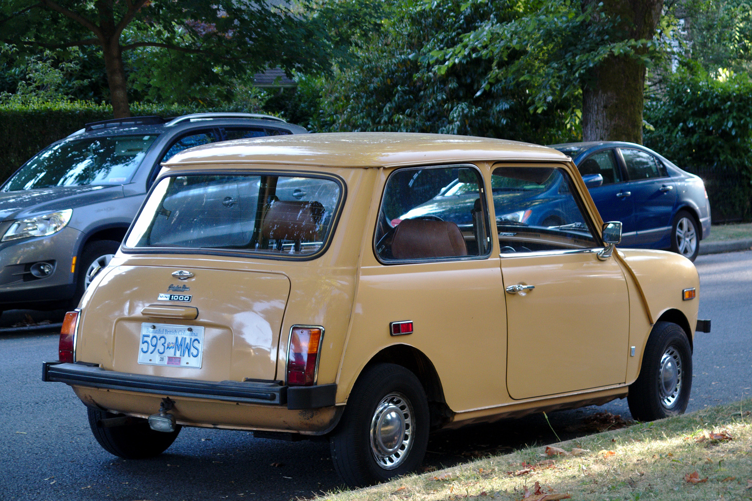 Old Parked Cars Vancouver: 1976 Austin Mini 1000