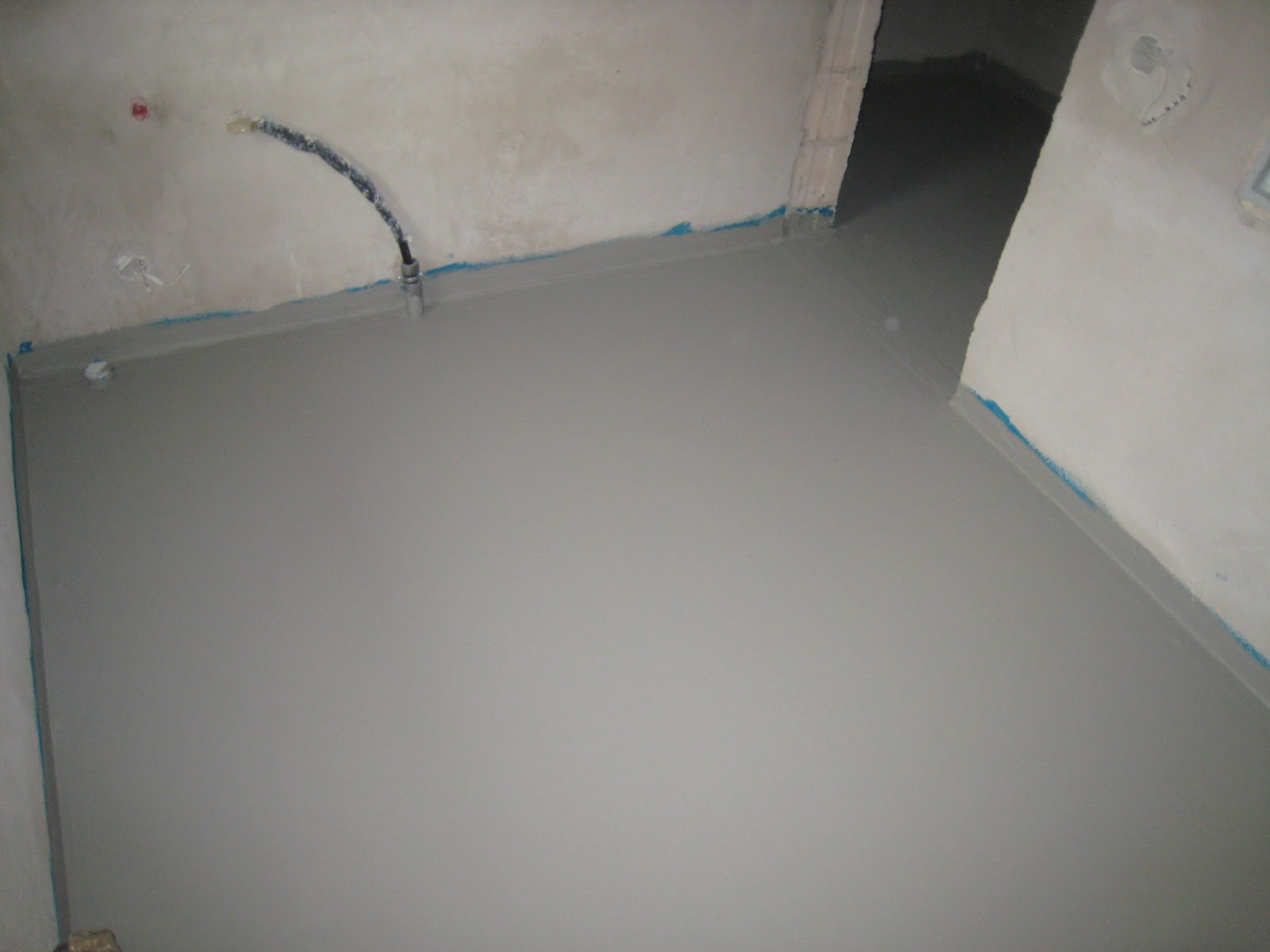 Raituzo namo statybos: Plytelių klijavimas Katilinėje