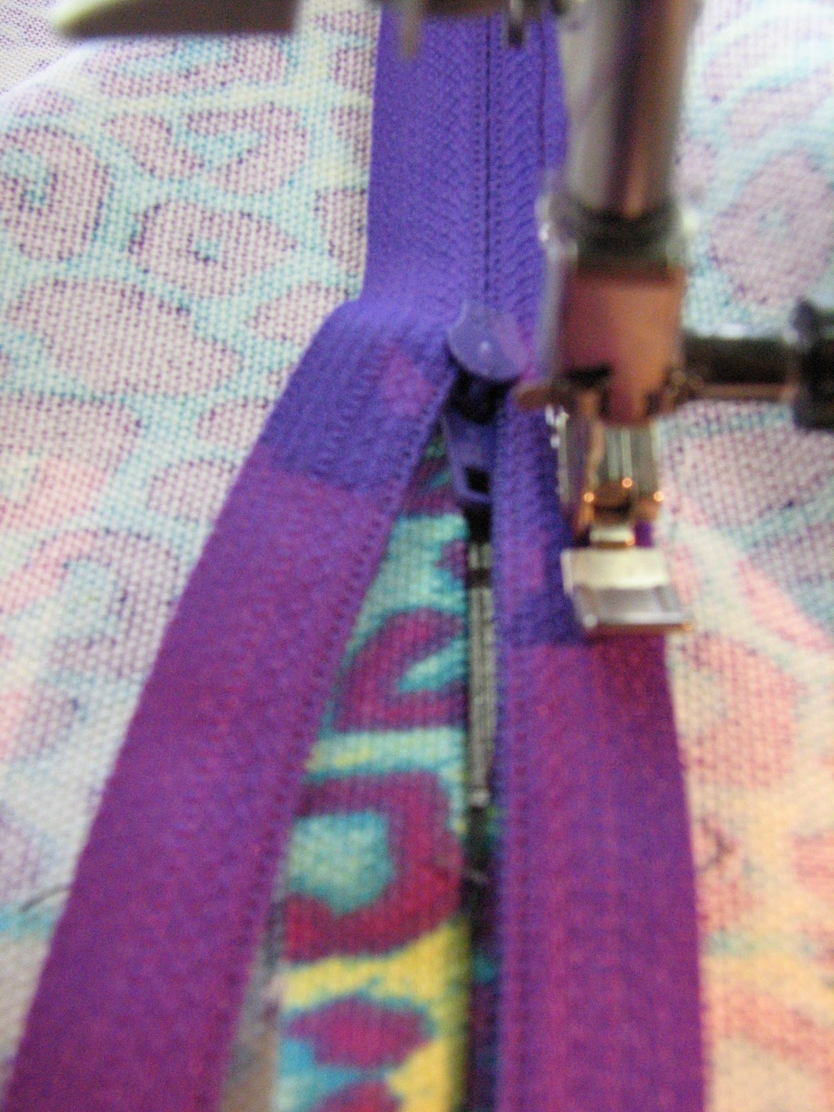 Ms. Elaineous Teaches Sewing: Zippers in Pillows and Cushions