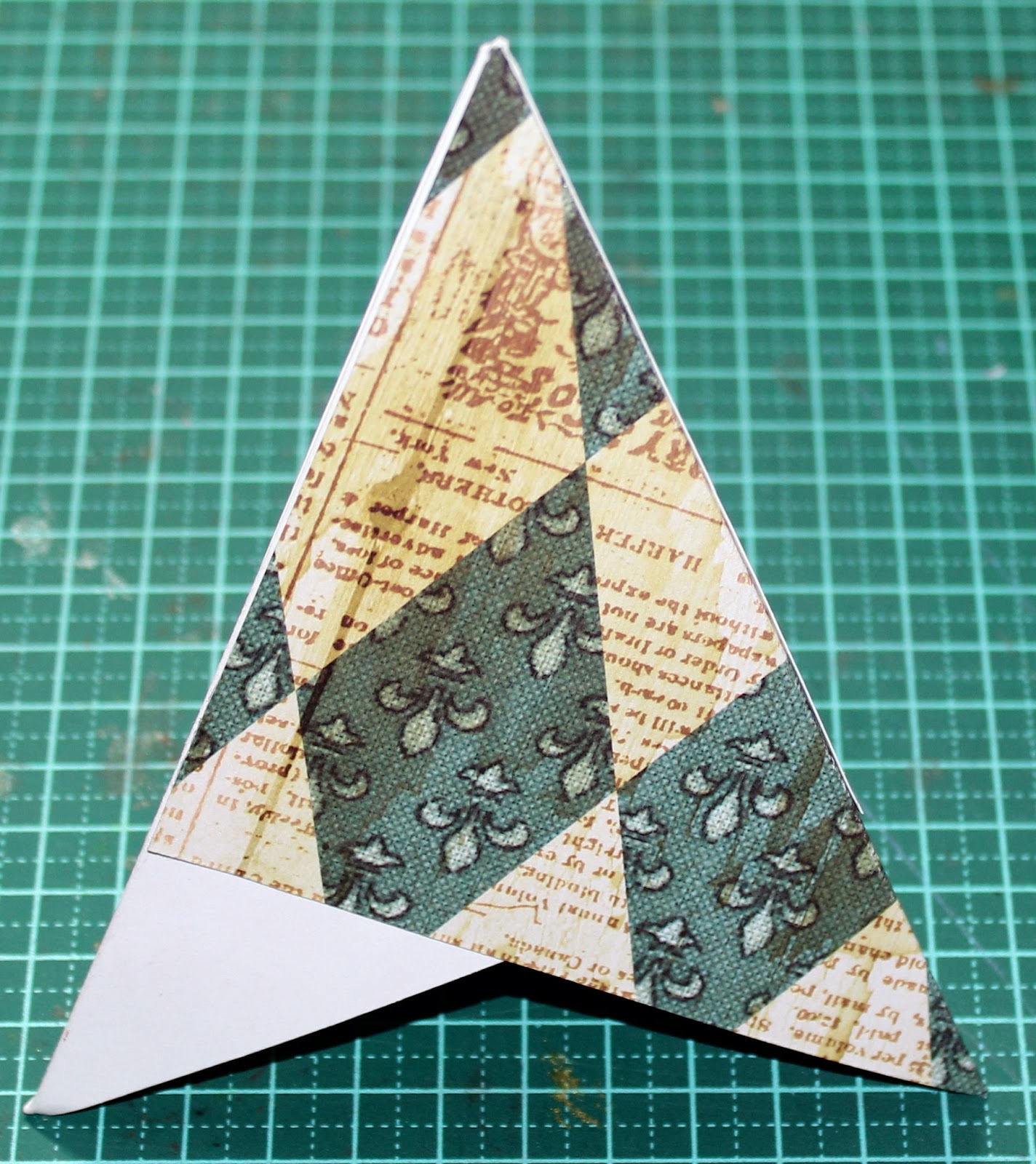 ANNETTE IN OZ: Pyramid Card How Too / Tipnique Tuesday
