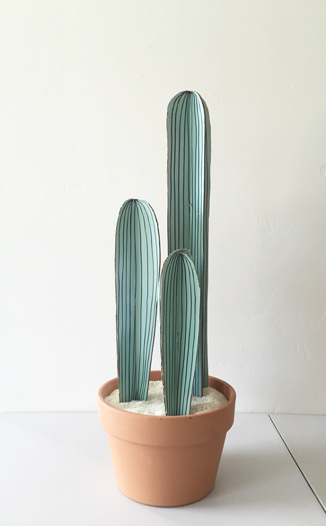 La solución perfecta. Diy cactus de cartón - Blanco y de madera
