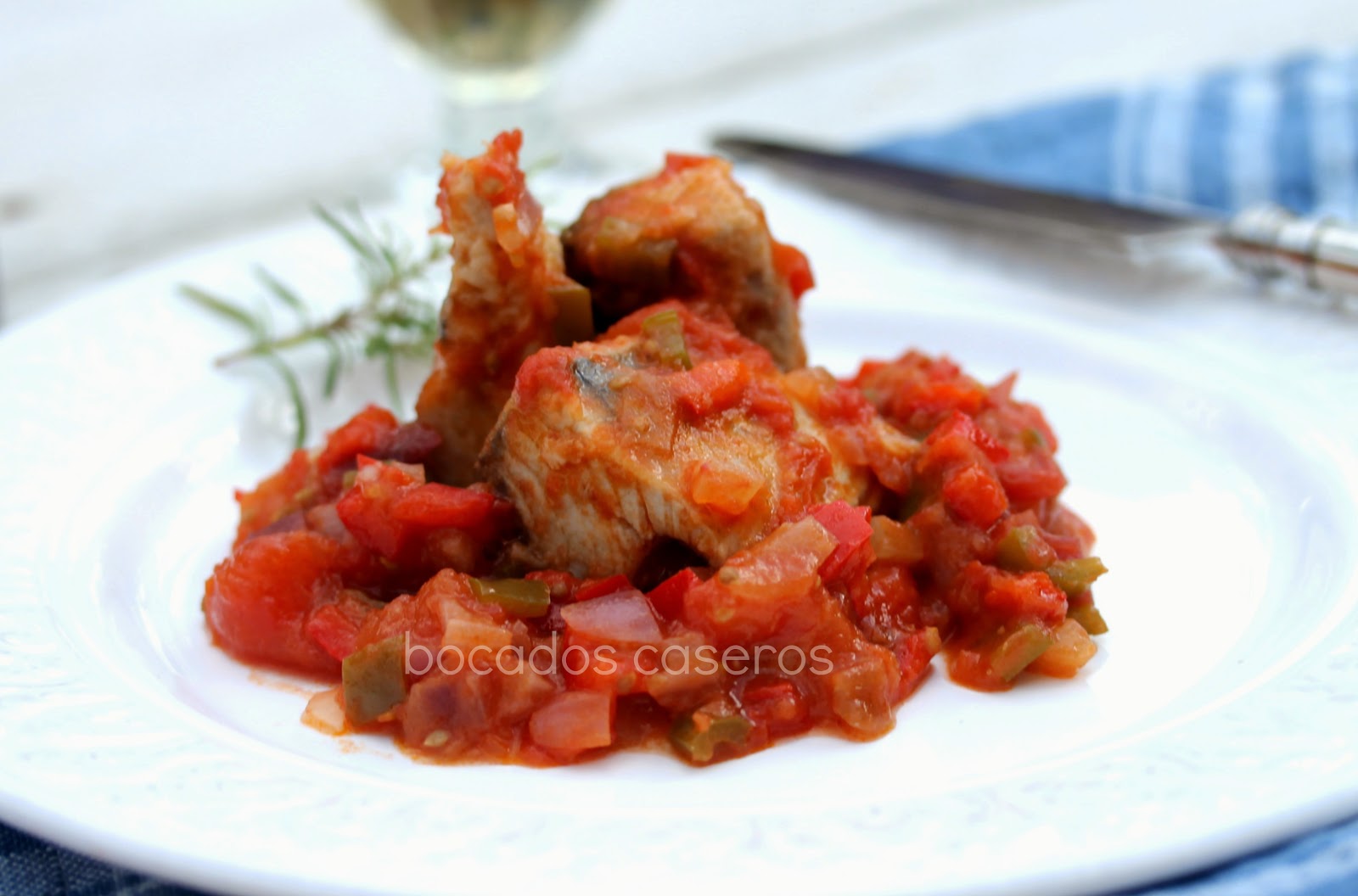 Bocados Caseros: Melva fresca con fritada de verduras y tomate casero