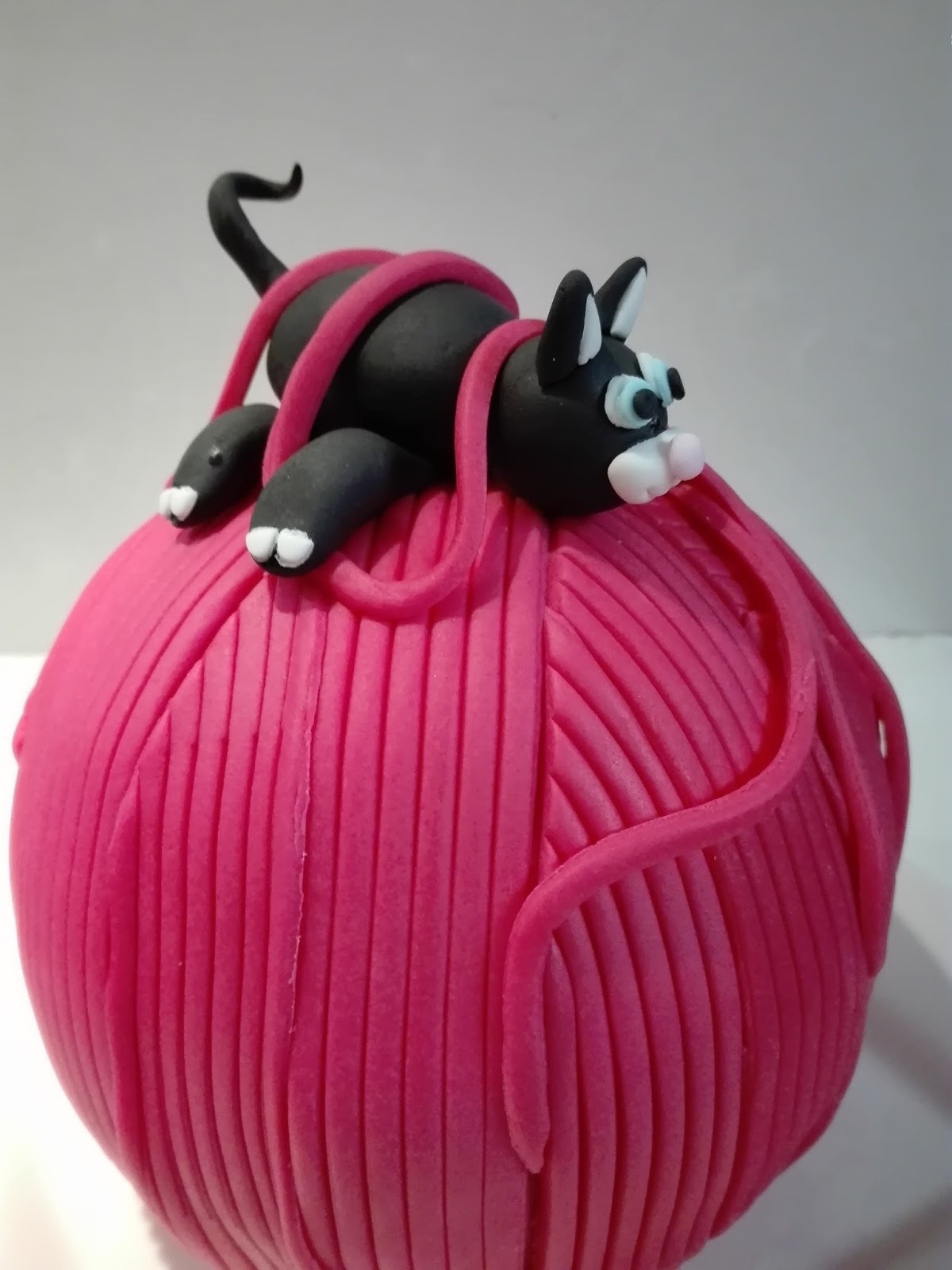 MIS CAPRICHOS: TARTA GATO ENREDADO EN OVILLO DE LANA