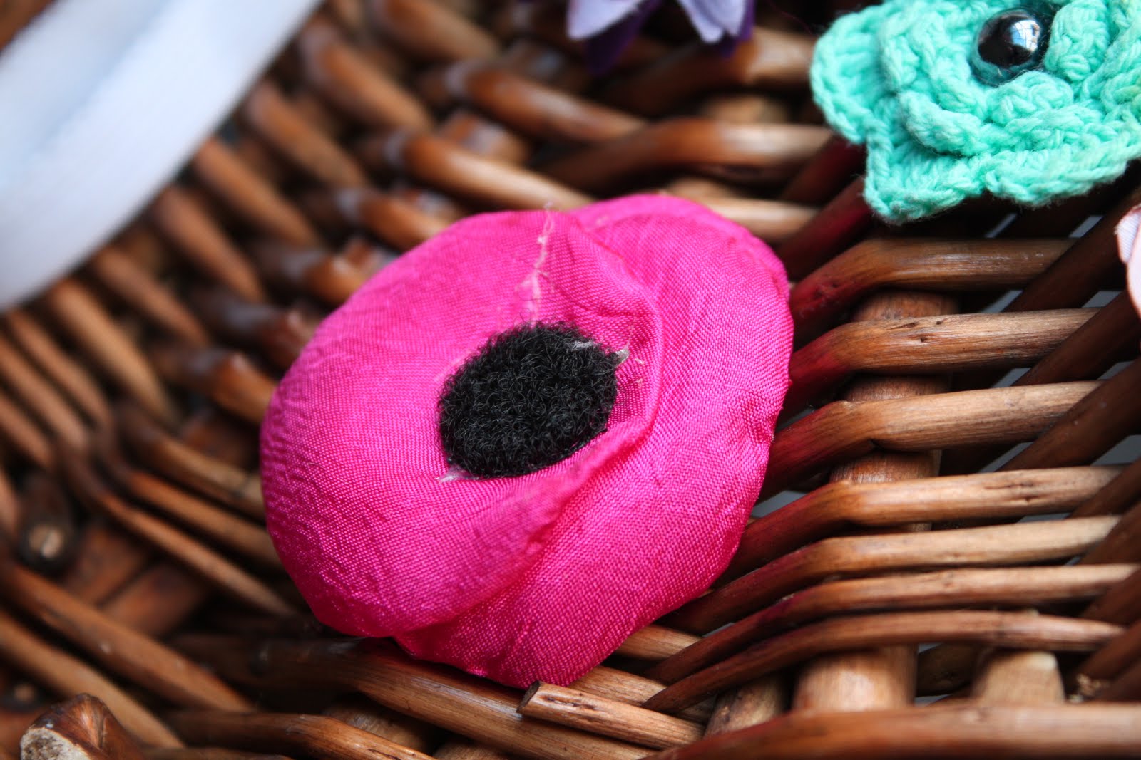 Amy's Craft Bucket: DIY Felt Headbands and Velcro Flowers!