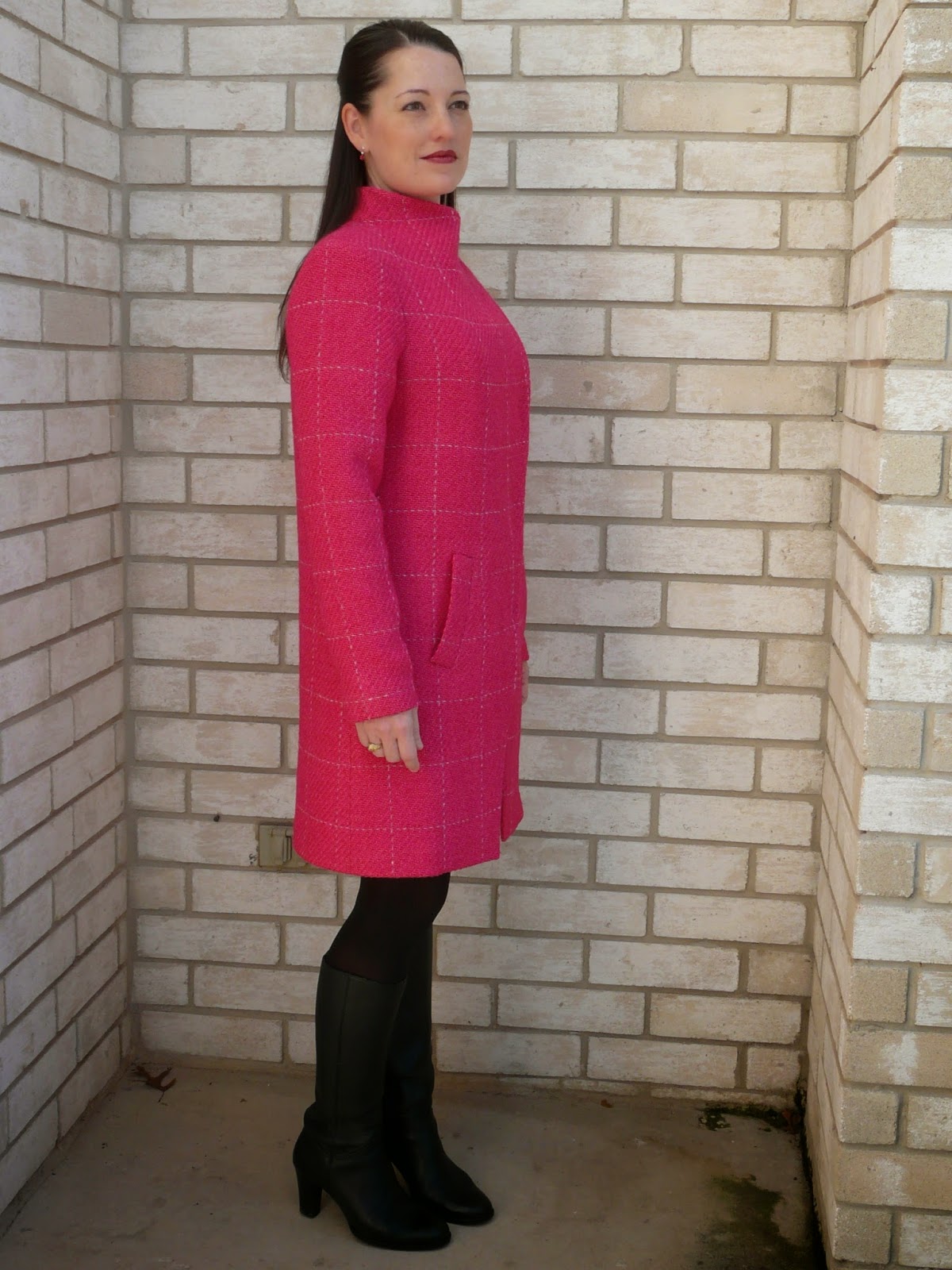 Amanda's Adventures in Sewing: Vogue 8933 - Hot pink wool coat
