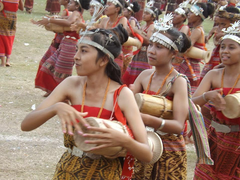 ROLLYS IN UABAT HUMA - HUMA: TARI LIKURAI