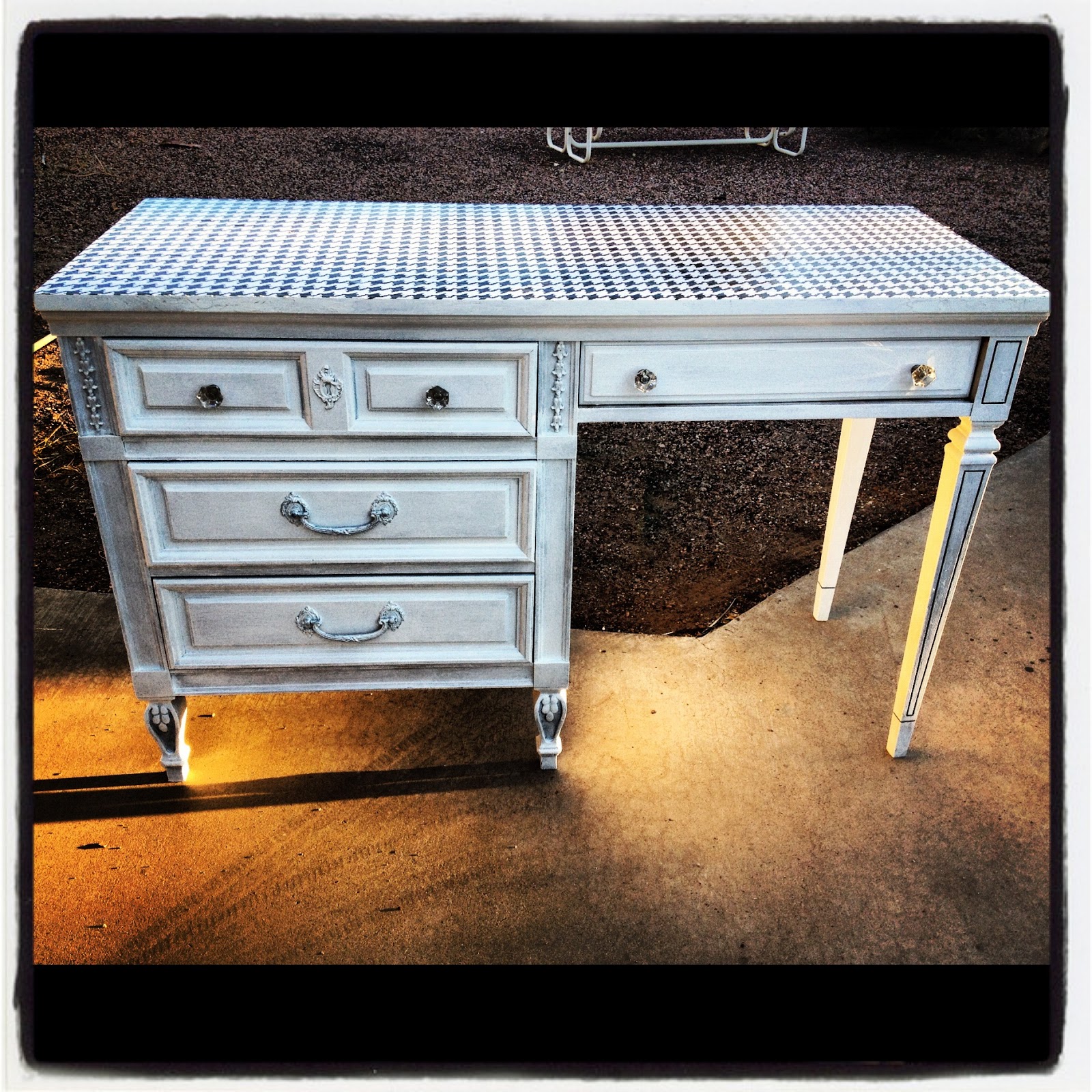 Lauren Kelly Finds: How To Mod Podge Furniture DIY