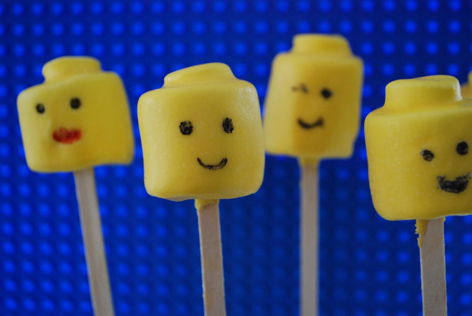 craftyc0rn3r: Lego Pops
