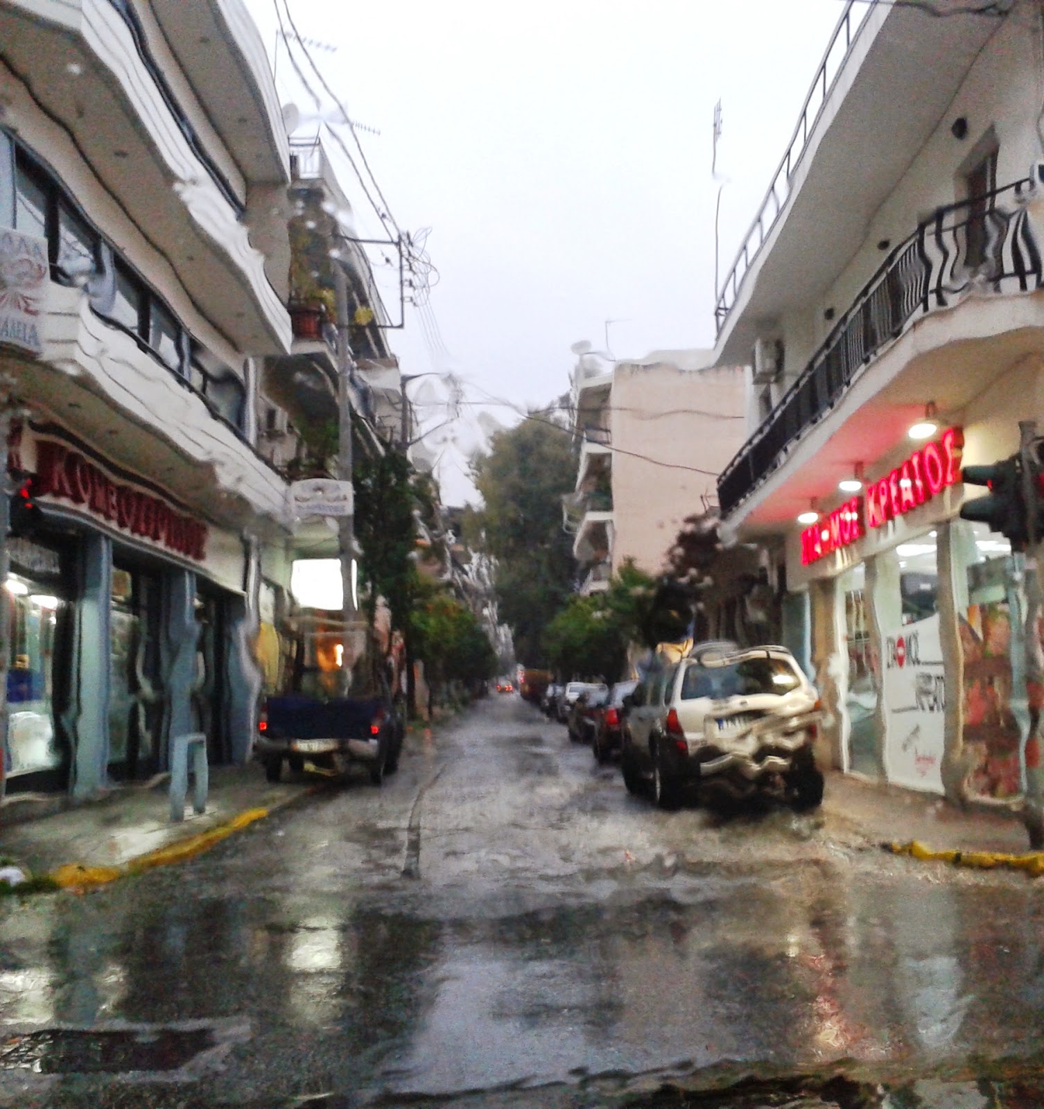REPORTAZ NET: ΒΡΟΧΗ