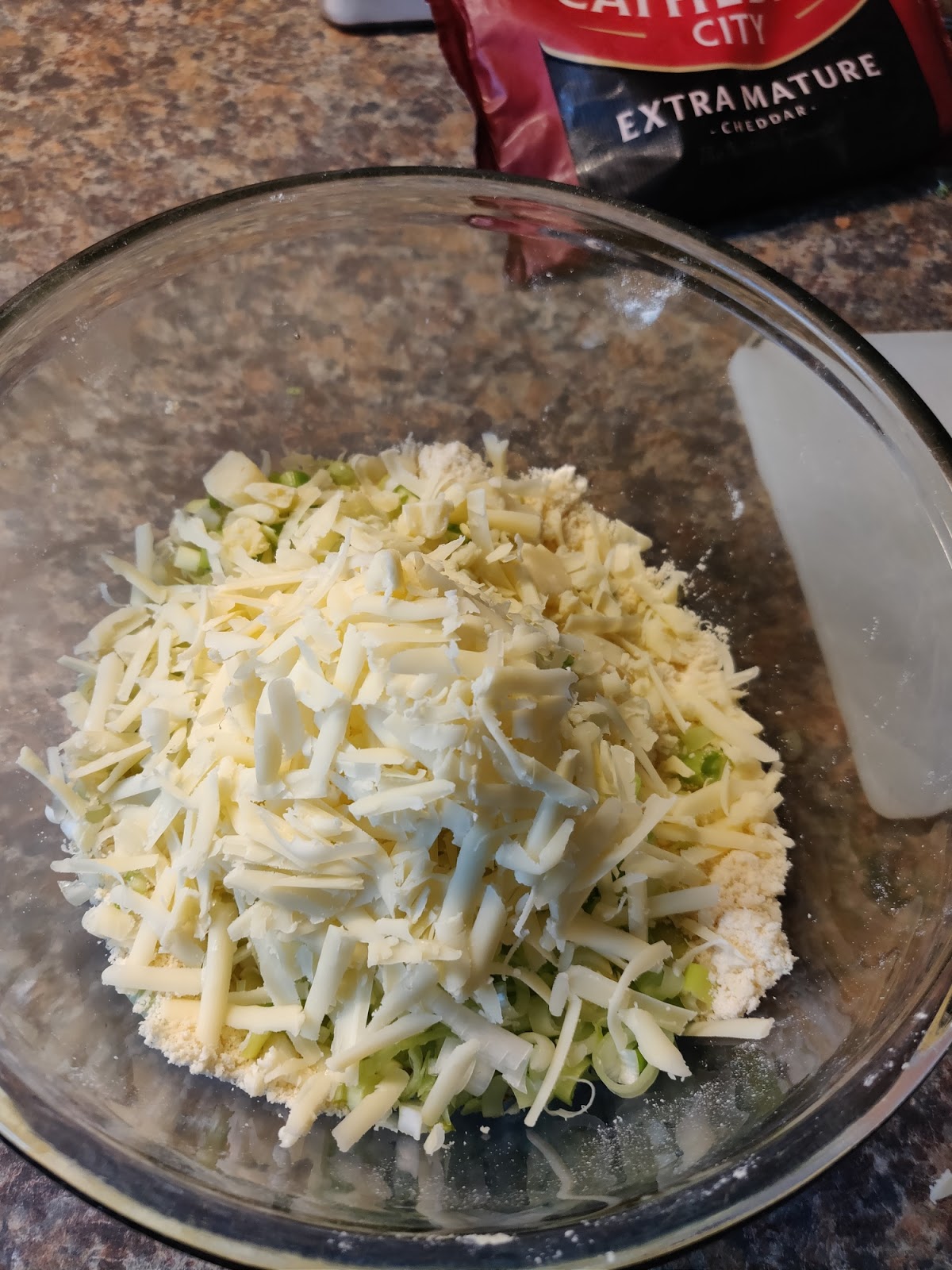 Spring onion and cheese scones | My Chat & That