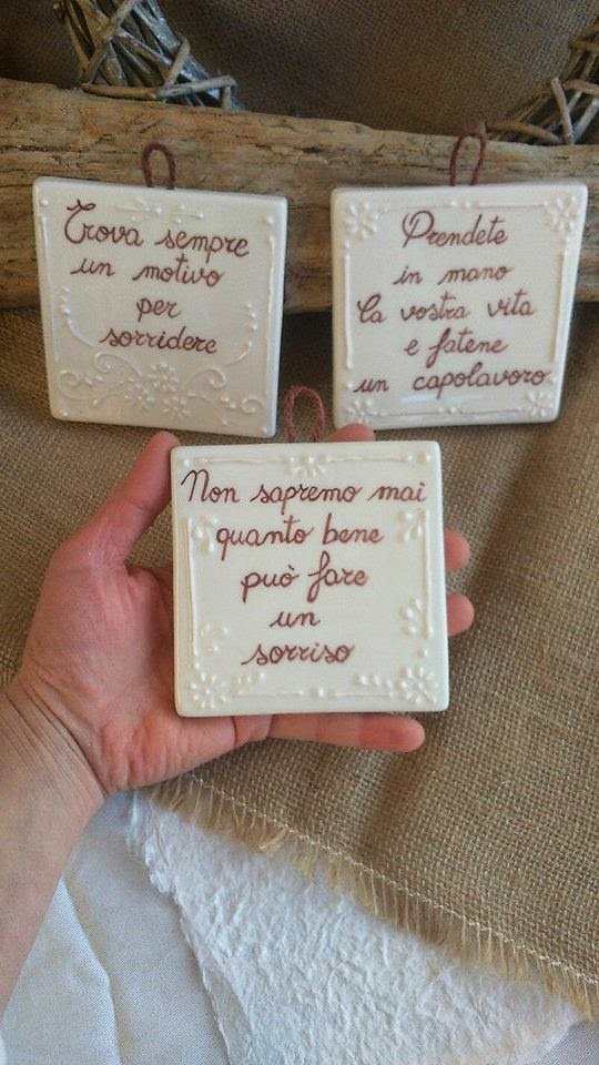 ceramica come mestiere: Tau in ceramica bianca con decori in rilievo e ...