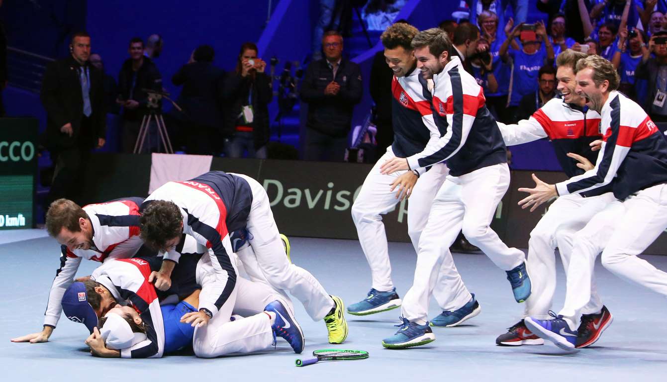 lusosports: Membros da equipa da França celebram vitória na Davis Cup 2017