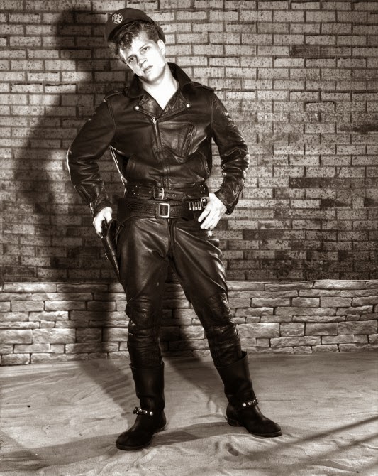 Welcome to my world.... : First American Museum Exhibit Of Bob Mizer ...