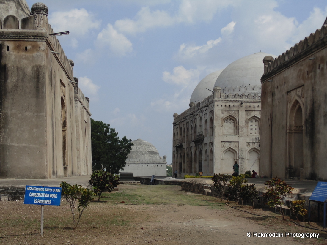 Haft Gumbaz - Gulbarga | Islamic Architecture in India - Rakmoddin's ...
