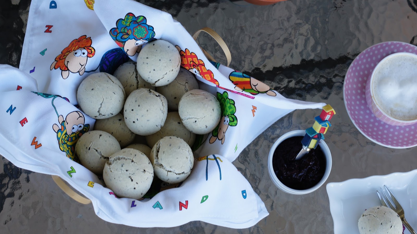 ஜ۩۞۩ஜ Vanessa の 温馨厨房 ஜ۩۞۩ஜ : Korean Sesame Tapioca Bread / Korean QQ Bun