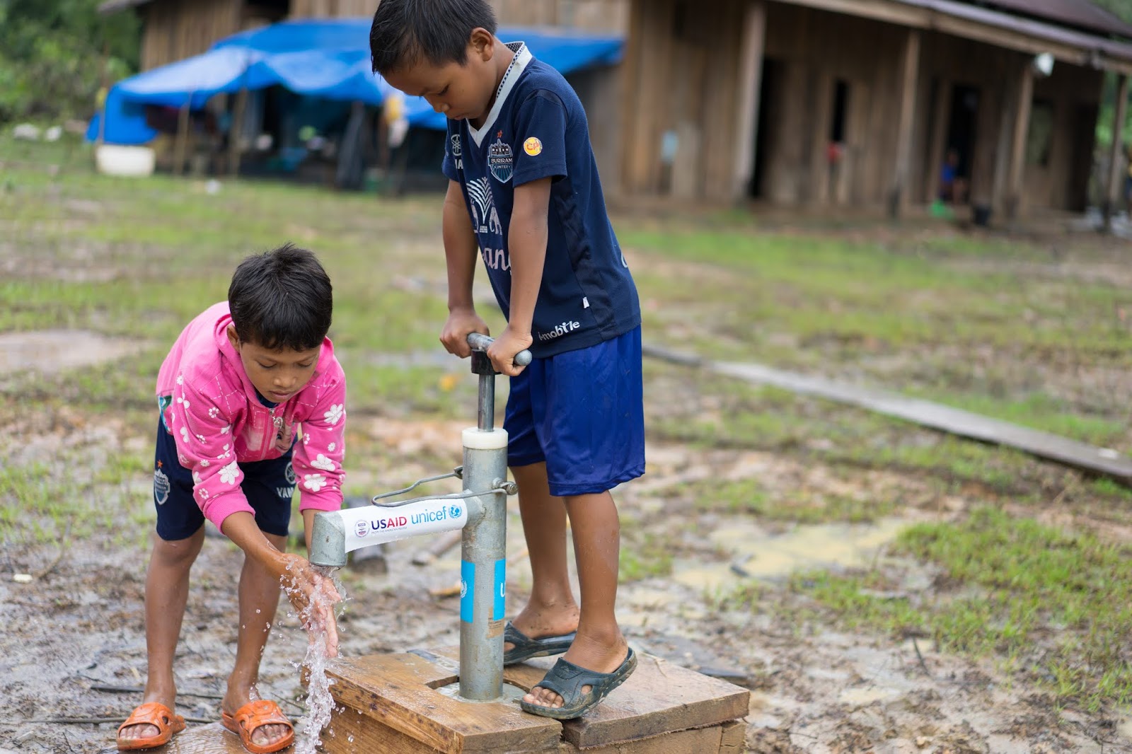UNICEF Laos: Lao flood emergency: delivering safe water and sanitation ...