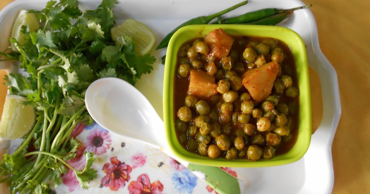 Paramita's Kitchen: Potato And Green Peas Curry / Aloo Ar Sabuj ...