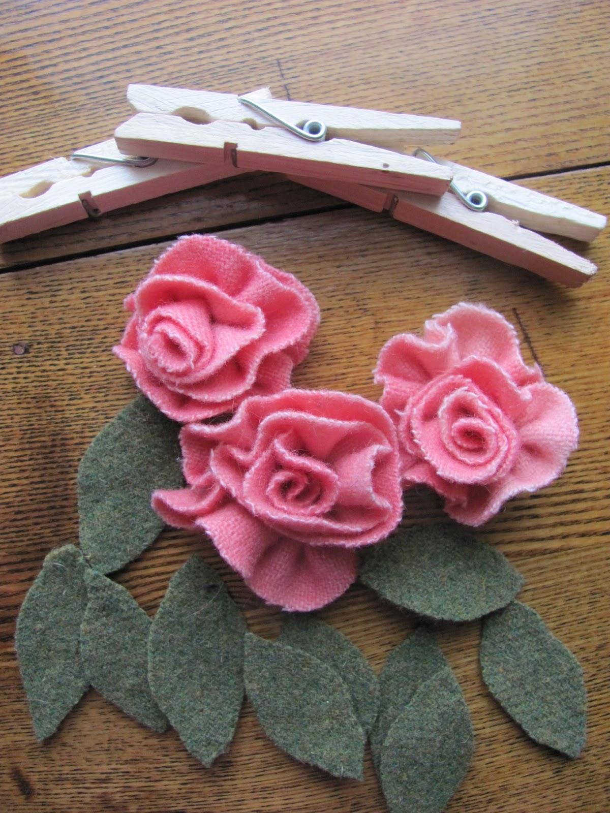 By The Bay Needleart: Free Tutorial For Wool Roses