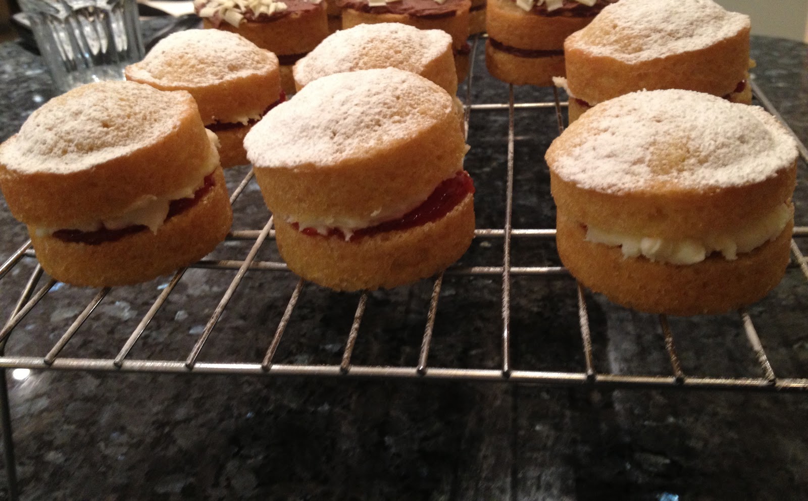 How to Make Cakes: Mini Victoria Sponges