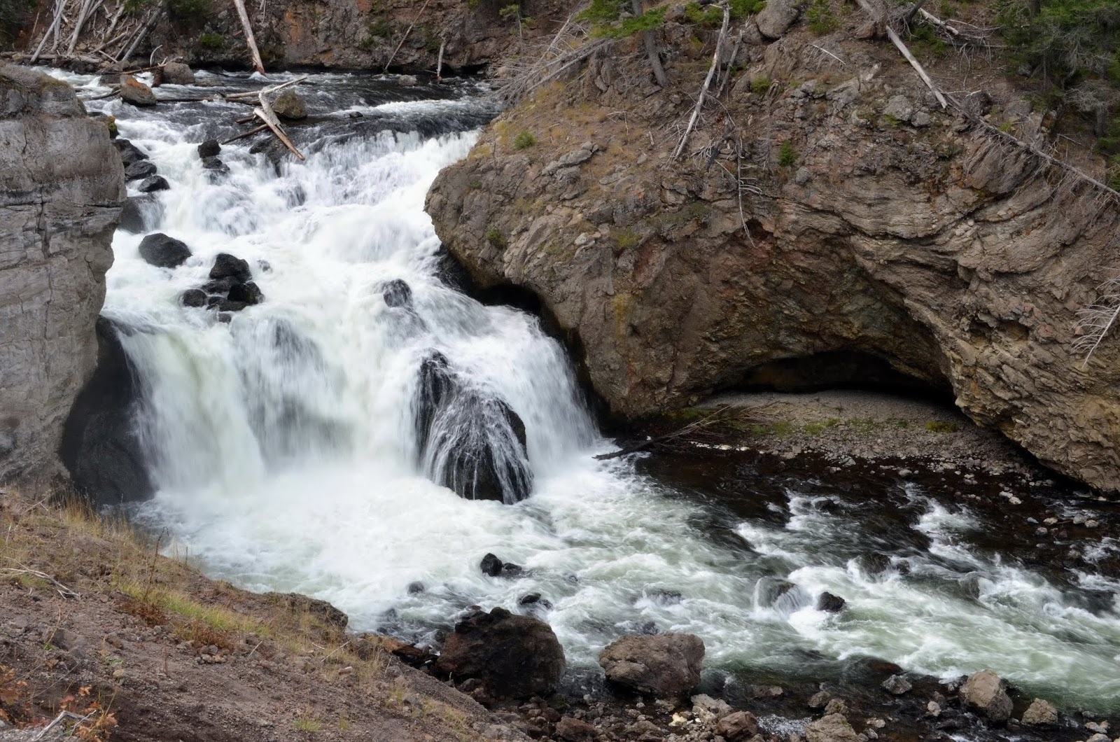 Focusing On Travel : Yellowstone Scenic Drive: Firehole Canyon