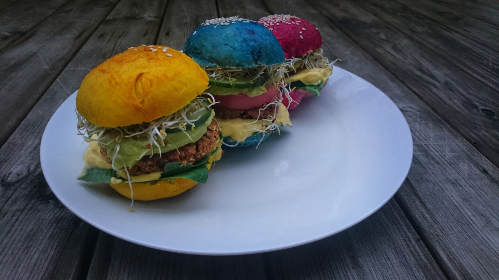 Rainbow Burger Buns - jemappelle.s