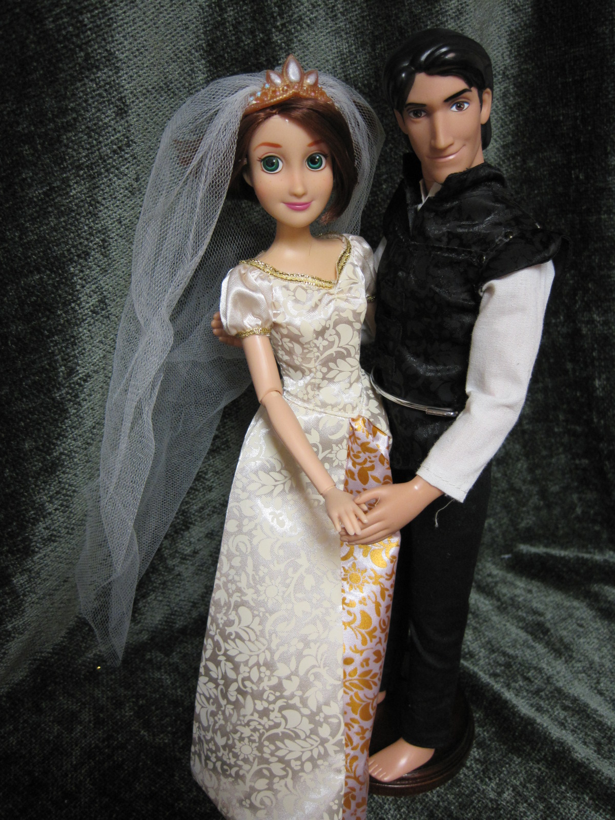 Never Grow Up: A Mom's Guide to Dolls and More: Disney Store 12 ...